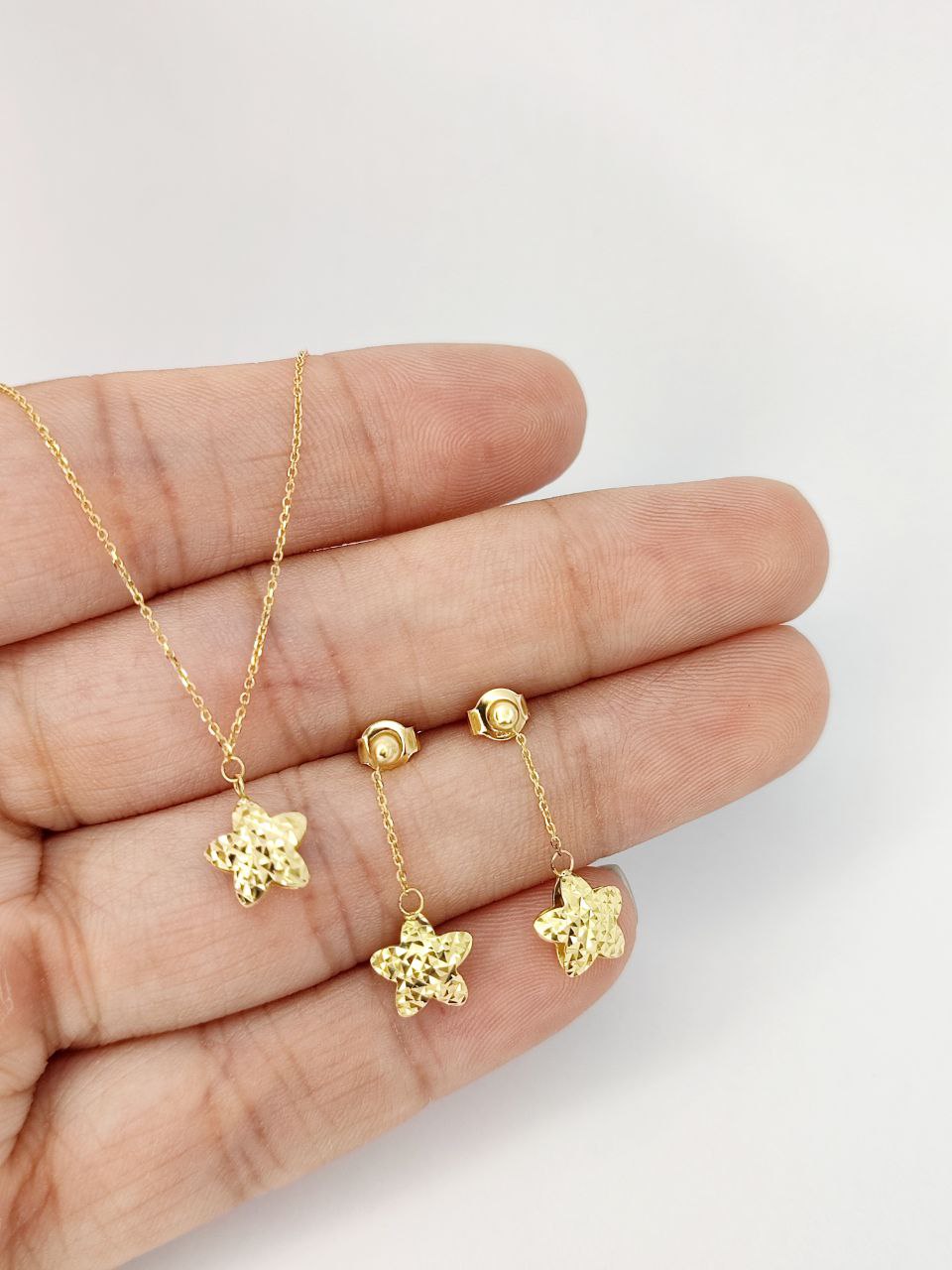 Estrellas troqueladas - Joyas Villa de Oro
